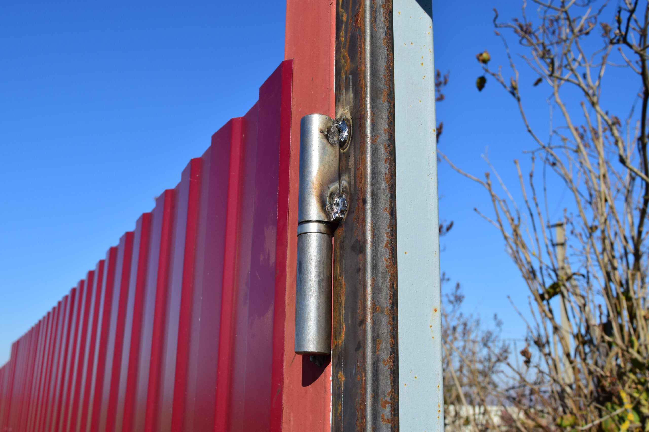 Automatic, Manual, & Solar Powered Gates: Which One Is Right for You?